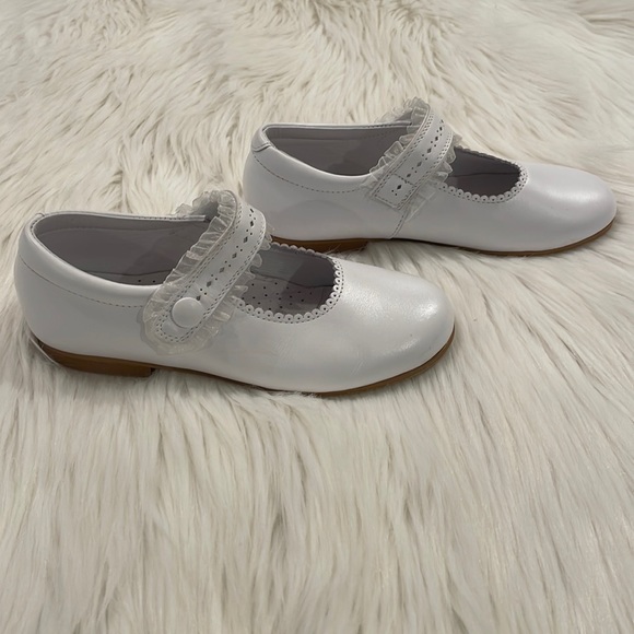 Childrens Classics | Shoes | Childrens Classics Girls White Leather ...